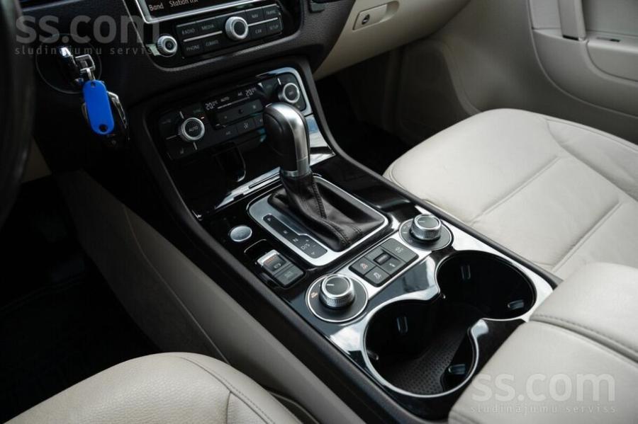 Zils Volkswagen Touareg 2017 Rīga, ar dzinēja tilpumu 3.00 L un nobraukumu 182 tūkst. km par 16800 €, foto 15 vietnē AUTOMOTO.COM.LV