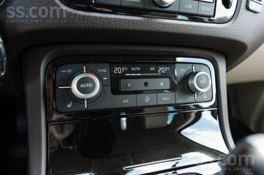 Zils Volkswagen Touareg 2017 Rīga, ar dzinēja tilpumu 3.00 L un nobraukumu 182 tūkst. km par 16800 €, foto 16 vietnē AUTOMOTO.COM.LV