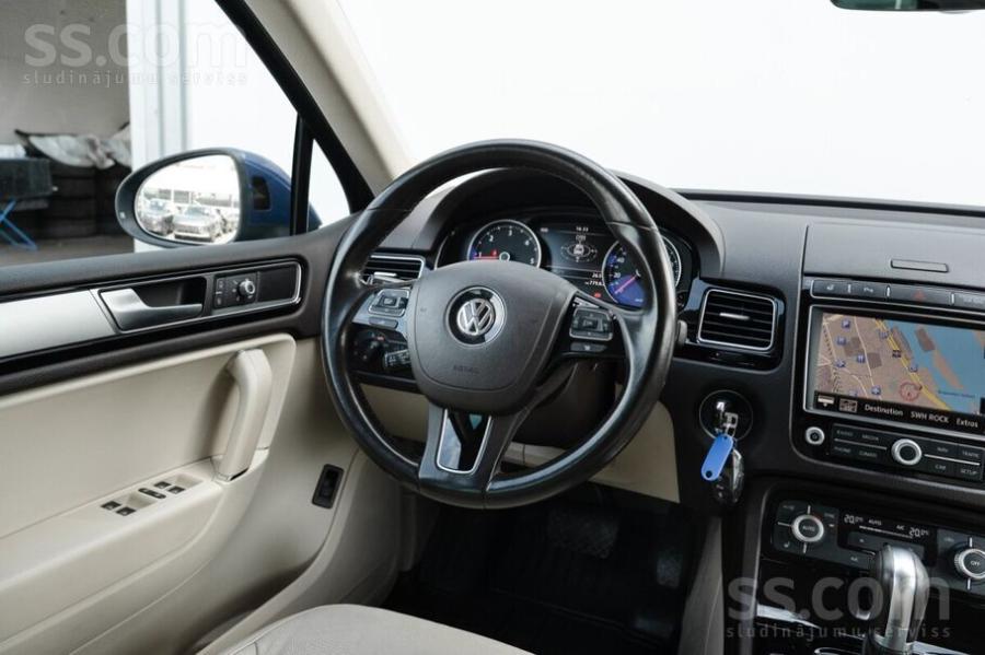 Zils Volkswagen Touareg 2017 Rīga, ar dzinēja tilpumu 3.00 L un nobraukumu 182 tūkst. km par 16800 €, foto 22 vietnē AUTOMOTO.COM.LV