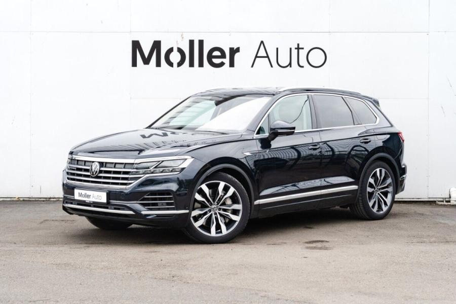 Blue Volkswagen Touareg 2021 in Riga, with an engine capacity of 3.00 L and mileage of 103 thousand km for 43900 €, photo 1 on AUTOMOTO.COM.LV