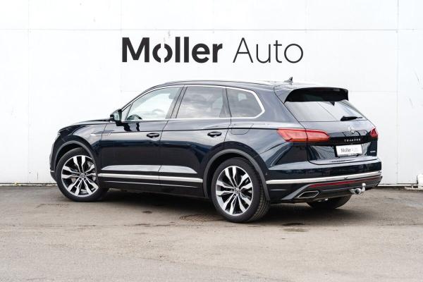Blue Volkswagen Touareg 2021 in Riga, with an engine capacity of 3.00 L and mileage of 103 thousand km for 43900 €, photo 2 on AUTOMOTO.COM.LV