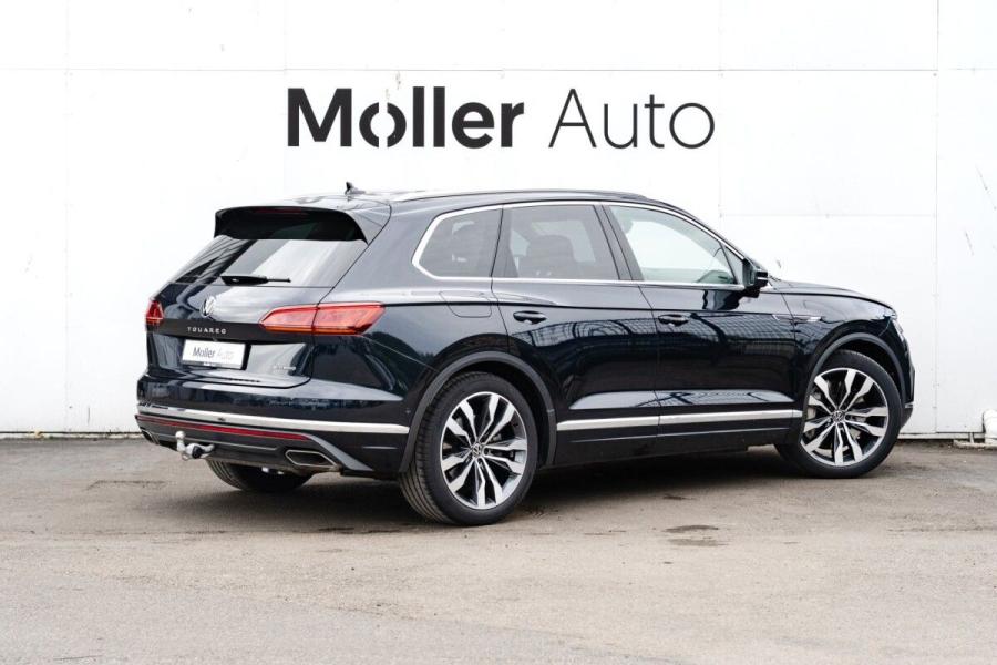 Blue Volkswagen Touareg 2021 in Riga, with an engine capacity of 3.00 L and mileage of 103 thousand km for 43900 €, photo 4 on AUTOMOTO.COM.LV