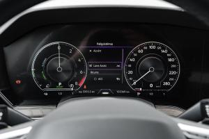 Blue Volkswagen Touareg 2021 in Riga, with an engine capacity of 3.00 L and mileage of 103 thousand km for 43900 €, photo 18 on AUTOMOTO.COM.LV