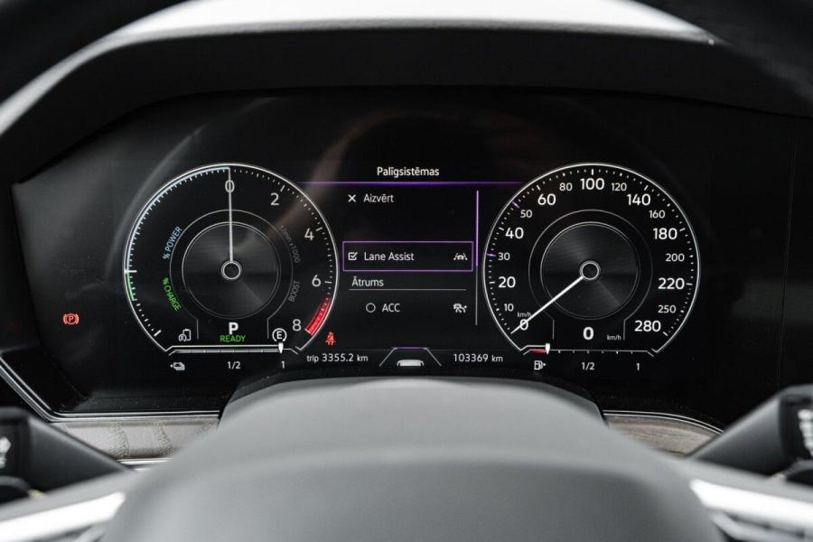 Blue Volkswagen Touareg 2021 in Riga, with an engine capacity of 3.00 L and mileage of 103 thousand km for 43900 €, photo 18 on AUTOMOTO.COM.LV