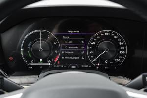 Blue Volkswagen Touareg 2021 in Riga, with an engine capacity of 3.00 L and mileage of 103 thousand km for 43900 €, photo 19 on AUTOMOTO.COM.LV