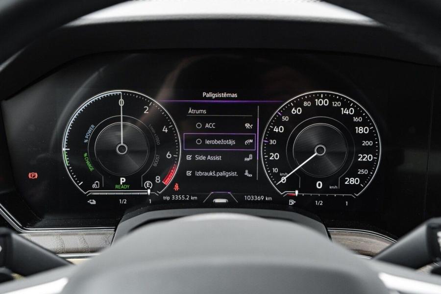 Blue Volkswagen Touareg 2021 in Riga, with an engine capacity of 3.00 L and mileage of 103 thousand km for 43900 €, photo 19 on AUTOMOTO.COM.LV