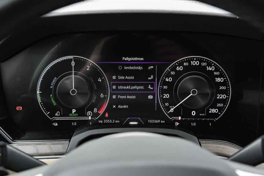 Blue Volkswagen Touareg 2021 in Riga, with an engine capacity of 3.00 L and mileage of 103 thousand km for 43900 €, photo 20 on AUTOMOTO.COM.LV
