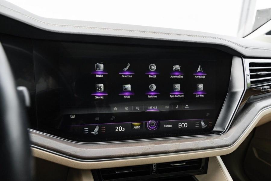 Blue Volkswagen Touareg 2021 in Riga, with an engine capacity of 3.00 L and mileage of 103 thousand km for 43900 €, photo 26 on AUTOMOTO.COM.LV