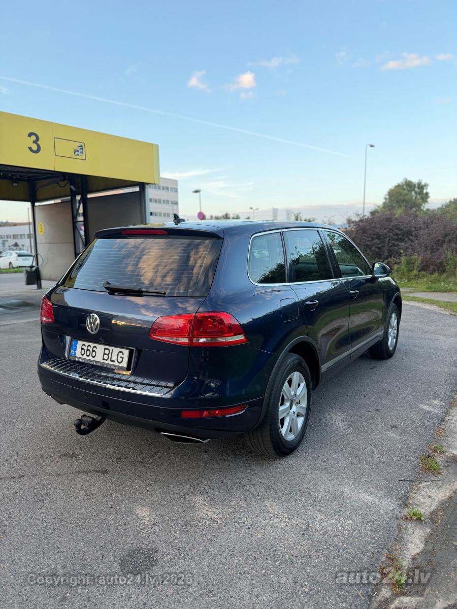 Blue Volkswagen Touareg 2011 in Tallinn, with an engine capacity of 3.00 L and mileage of 0 thousand km for 6499 €, photo 3 on AUTOMOTO.COM.LV