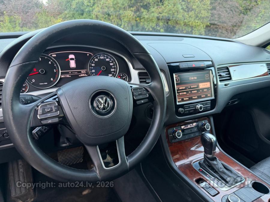 Blue Volkswagen Touareg 2011 in Tallinn, with an engine capacity of 3.00 L and mileage of 0 thousand km for 6499 €, photo 5 on AUTOMOTO.COM.LV