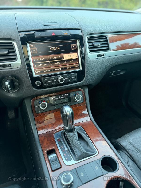 Zils Volkswagen Touareg 2011 Tallina, ar dzinēja tilpumu 3.00 L un nobraukumu 0 tūkst. km par 6499 €, foto 6 vietnē AUTOMOTO.COM.LV