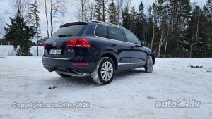 Blue Volkswagen Touareg 2013 in Tallinn, with an engine capacity of 3.00 L and mileage of 285 thousand km for 11990 €, photo 2 on AUTOMOTO.COM.LV