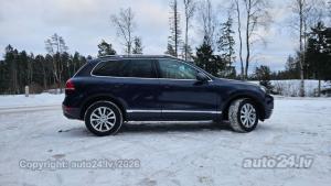 Blue Volkswagen Touareg 2013 in Tallinn, with an engine capacity of 3.00 L and mileage of 285 thousand km for 11990 €, photo 3 on AUTOMOTO.COM.LV