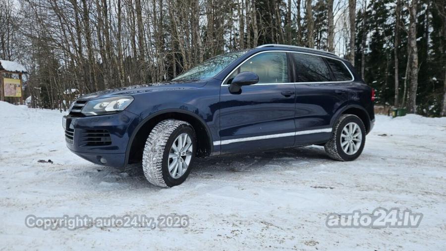 Blue Volkswagen Touareg 2013 in Tallinn, with an engine capacity of 3.00 L and mileage of 285 thousand km for 11990 €, photo 6 on AUTOMOTO.COM.LV