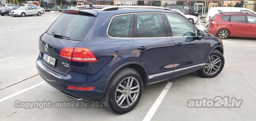 Blue Volkswagen Touareg 2013 in Tallinn, with an engine capacity of 3.00 L and mileage of 285 thousand km for 11990 €, photo 9 on AUTOMOTO.COM.LV