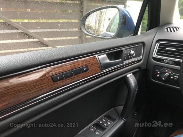 Blue Volkswagen Touareg 2016 in Tallinn, with an engine capacity of 3.00 L and mileage of 205 thousand km for 17900 €, photo 11 on AUTOMOTO.COM.LV