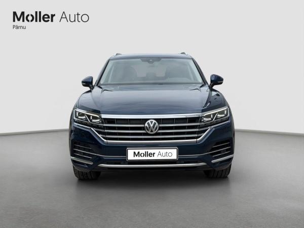 Zils Volkswagen Touareg 2018 Pērnava, ar dzinēja tilpumu 3.00 L un nobraukumu 117 tūkst. km par 37200 €, foto 3 vietnē AUTOMOTO.COM.LV