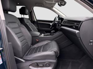 Zils Volkswagen Touareg 2018 Pērnava, ar dzinēja tilpumu 3.00 L un nobraukumu 117 tūkst. km par 37200 €, foto 6 vietnē AUTOMOTO.COM.LV