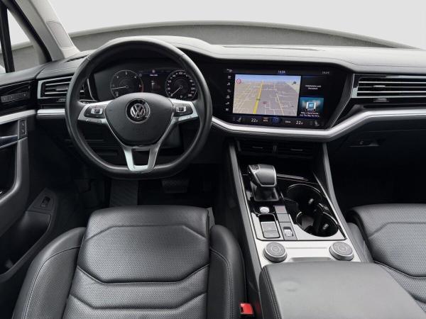 Zils Volkswagen Touareg 2018 Pērnava, ar dzinēja tilpumu 3.00 L un nobraukumu 117 tūkst. km par 37200 €, foto 7 vietnē AUTOMOTO.COM.LV