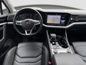 Zils Volkswagen Touareg 2018 Pērnava, ar dzinēja tilpumu 3.00 L un nobraukumu 117 tūkst. km par 37200 €, foto 8 vietnē AUTOMOTO.COM.LV