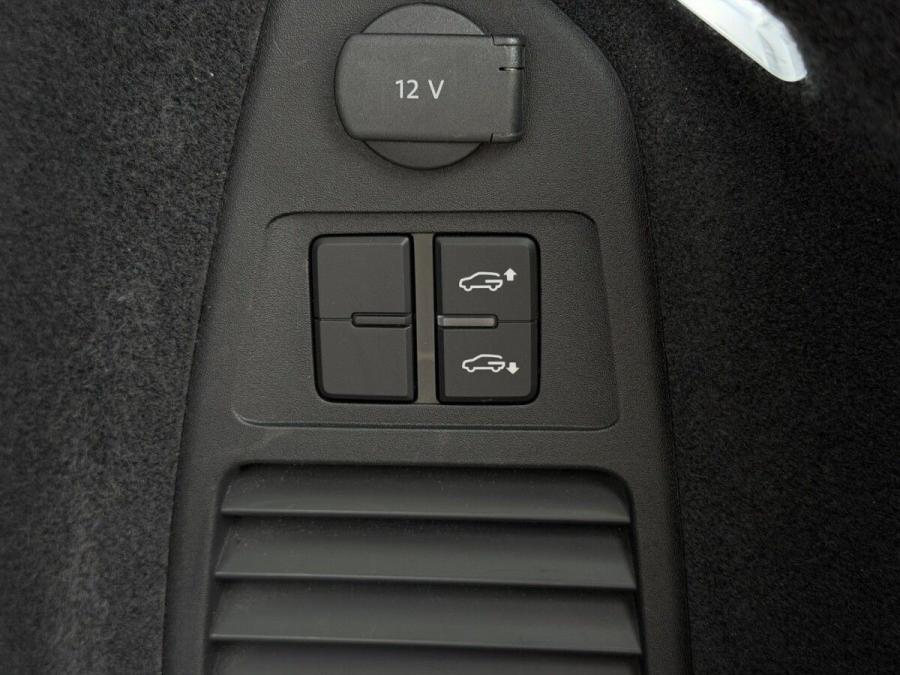 Zils Volkswagen Touareg 2018 Pērnava, ar dzinēja tilpumu 3.00 L un nobraukumu 117 tūkst. km par 37200 €, foto 24 vietnē AUTOMOTO.COM.LV