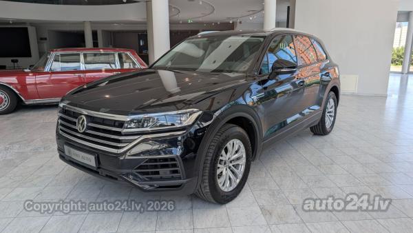 Blue Volkswagen Touareg 2019 in Tallinn, with an engine capacity of 3.00 L and mileage of 164 thousand km for 34720 €, photo 2 on AUTOMOTO.COM.LV