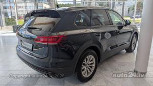 Zils Volkswagen Touareg 2019 Tallina, ar dzinēja tilpumu 3.00 L un nobraukumu 164 tūkst. km par 34720 €, foto 6 vietnē AUTOMOTO.COM.LV