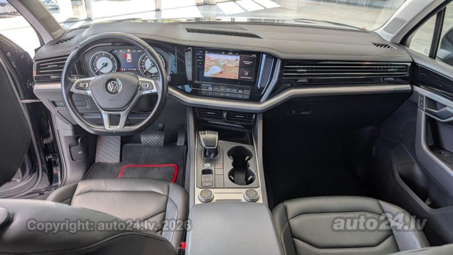 Zils Volkswagen Touareg 2019 Tallina, ar dzinēja tilpumu 3.00 L un nobraukumu 164 tūkst. km par 34720 €, foto 10 vietnē AUTOMOTO.COM.LV