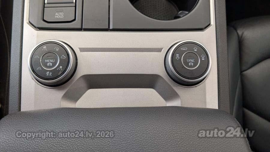 Zils Volkswagen Touareg 2019 Tallina, ar dzinēja tilpumu 3.00 L un nobraukumu 164 tūkst. km par 34720 €, foto 14 vietnē AUTOMOTO.COM.LV