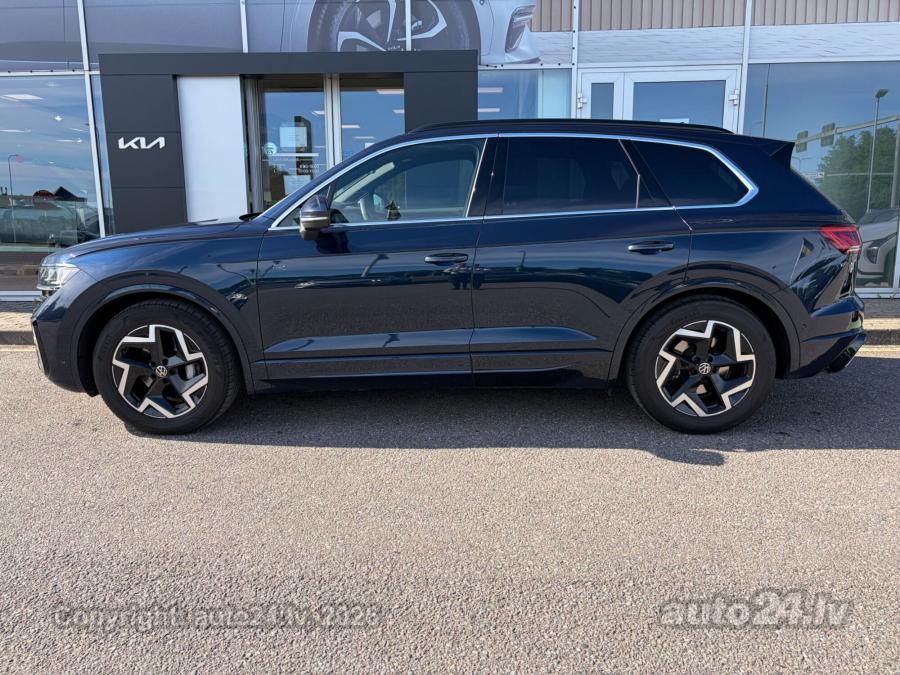 Blue Volkswagen Touareg 2025 in Tallinn, with an engine capacity of 3.00 L and mileage of 56 thousand km for 74900 €, photo 3 on AUTOMOTO.COM.LV