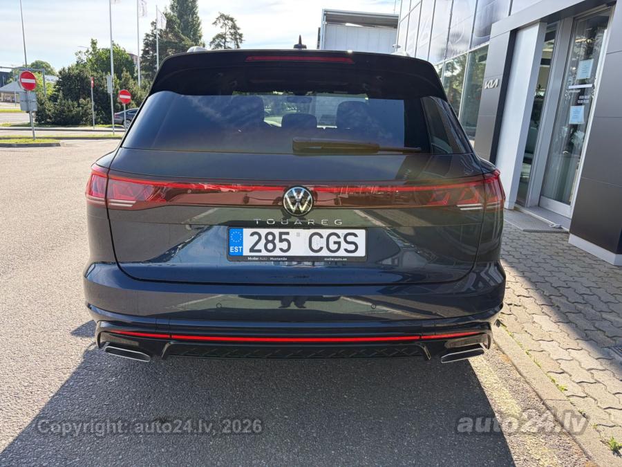 Blue Volkswagen Touareg 2025 in Tallinn, with an engine capacity of 3.00 L and mileage of 56 thousand km for 74900 €, photo 4 on AUTOMOTO.COM.LV