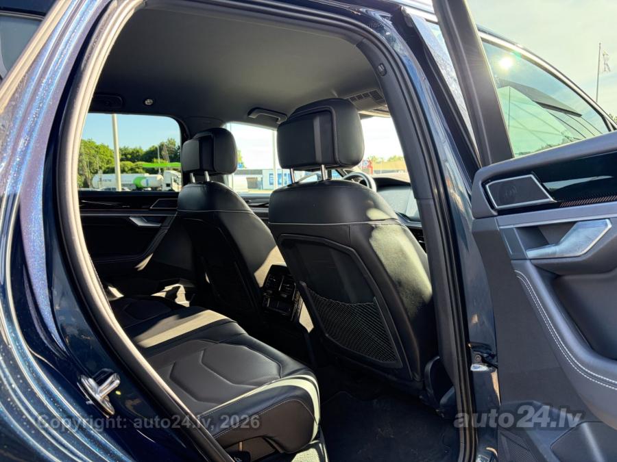 Blue Volkswagen Touareg 2025 in Tallinn, with an engine capacity of 3.00 L and mileage of 56 thousand km for 74900 €, photo 6 on AUTOMOTO.COM.LV