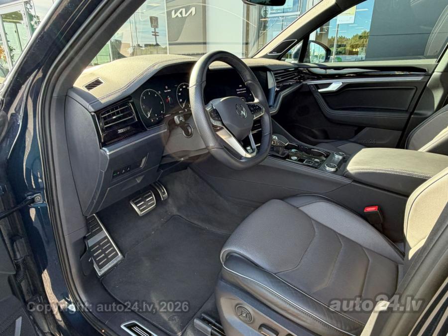 Blue Volkswagen Touareg 2025 in Tallinn, with an engine capacity of 3.00 L and mileage of 56 thousand km for 74900 €, photo 8 on AUTOMOTO.COM.LV