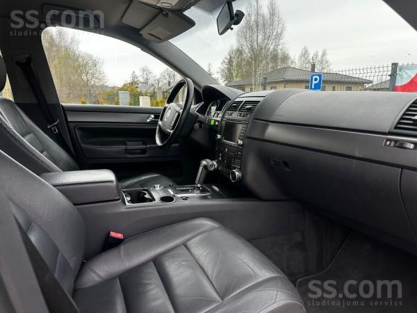 Brūns Volkswagen Touareg 2005 Jelgava, ar dzinēja tilpumu 3.00 L un nobraukumu 0 tūkst. km par 4100 €, foto 8 vietnē AUTOMOTO.COM.LV
