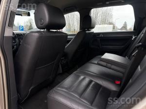 Brūns Volkswagen Touareg 2005 Jelgava, ar dzinēja tilpumu 3.00 L un nobraukumu 0 tūkst. km par 4100 €, foto 18 vietnē AUTOMOTO.COM.LV