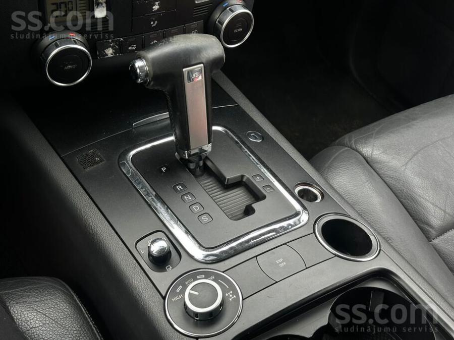 Brūns Volkswagen Touareg 2005 Jelgava, ar dzinēja tilpumu 3.00 L un nobraukumu 0 tūkst. km par 4100 €, foto 19 vietnē AUTOMOTO.COM.LV