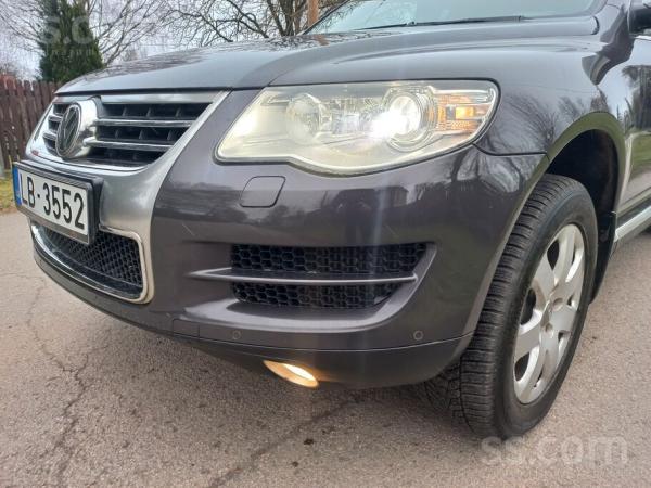 Brūns Volkswagen Touareg 2007 Rīga, ar dzinēja tilpumu 3.00 L un nobraukumu 249 tūkst. km par 4290 €, foto 2 vietnē AUTOMOTO.COM.LV