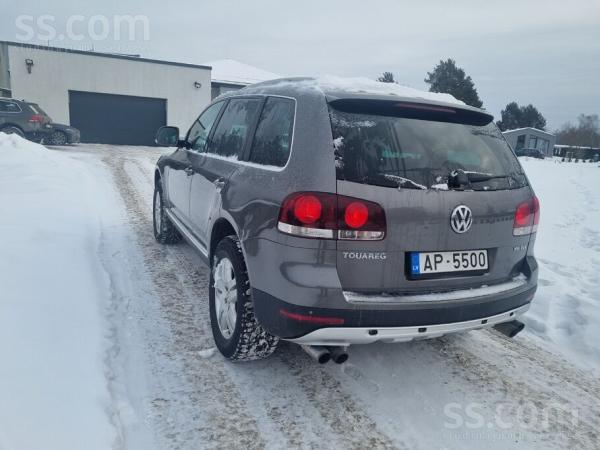 Brown Volkswagen Touareg 2007 in Riga, with an engine capacity of 3.00 L and mileage of 320 thousand km for 4700 €, photo 1 on AUTOMOTO.COM.LV