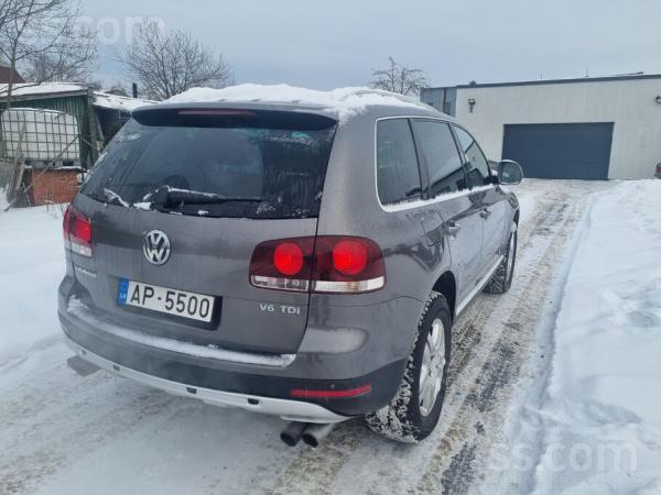 Brown Volkswagen Touareg 2007 in Riga, with an engine capacity of 3.00 L and mileage of 320 thousand km for 4700 €, photo 2 on AUTOMOTO.COM.LV