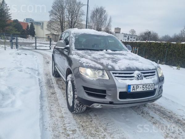 Brown Volkswagen Touareg 2007 in Riga, with an engine capacity of 3.00 L and mileage of 320 thousand km for 4700 €, photo 3 on AUTOMOTO.COM.LV