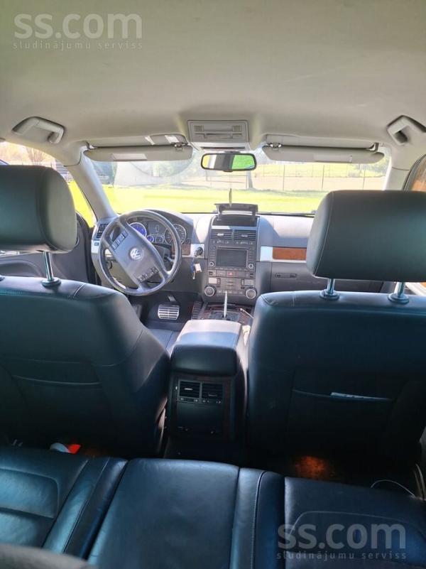 Brown Volkswagen Touareg 2007 in Valmiera, with an engine capacity of 5.00 L and mileage of 400 thousand km for 5500 €, photo 9 on AUTOMOTO.COM.LV