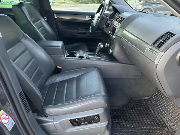 Brūns Volkswagen Touareg 2007 Grobiņa, ar dzinēja tilpumu 3.00 L un nobraukumu 292 tūkst. km par 5500 €, foto 8 vietnē AUTOMOTO.COM.LV