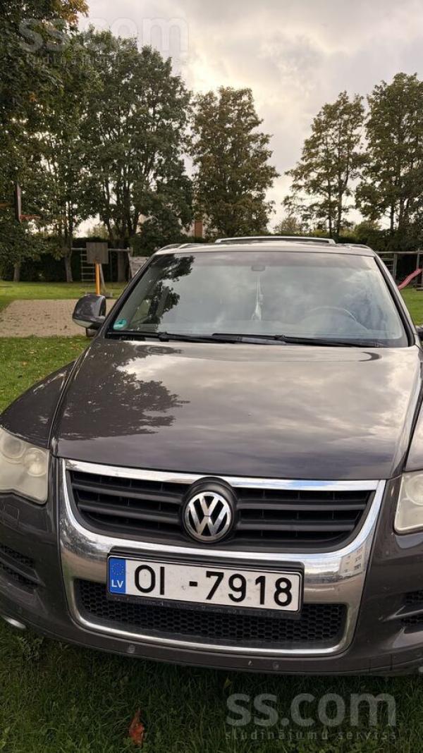 Brūns Volkswagen Touareg 2007 Talsi, ar dzinēja tilpumu 3.00 L un nobraukumu 348 tūkst. km par 5100 €, foto 3 vietnē AUTOMOTO.COM.LV