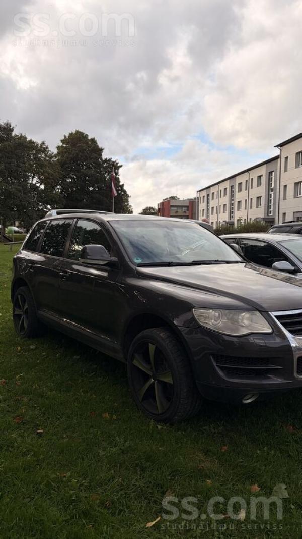 Brūns Volkswagen Touareg 2007 Talsi, ar dzinēja tilpumu 3.00 L un nobraukumu 348 tūkst. km par 5100 €, foto 4 vietnē AUTOMOTO.COM.LV