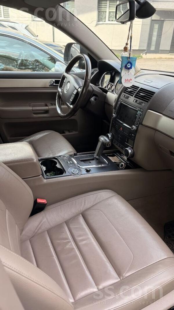 Brūns Volkswagen Touareg 2007 Talsi, ar dzinēja tilpumu 3.00 L un nobraukumu 348 tūkst. km par 5100 €, foto 6 vietnē AUTOMOTO.COM.LV