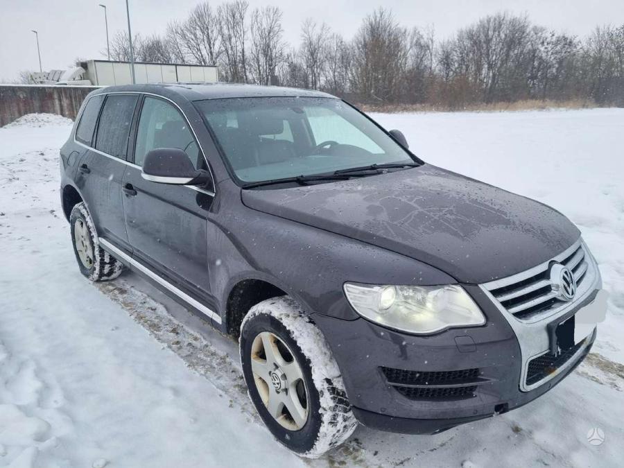 Brūns Volkswagen Touareg 2008 Kauņa, ar dzinēja tilpumu 3.00 L un nobraukumu 360 tūkst. km par 5200 €, foto 2 vietnē AUTOMOTO.COM.LV