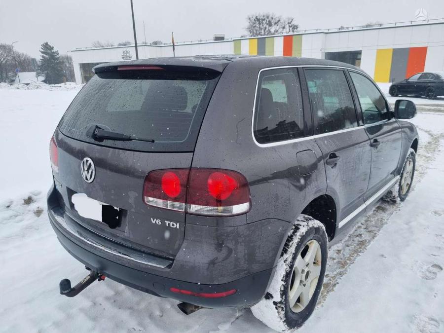 Brūns Volkswagen Touareg 2008 Kauņa, ar dzinēja tilpumu 3.00 L un nobraukumu 360 tūkst. km par 5200 €, foto 3 vietnē AUTOMOTO.COM.LV