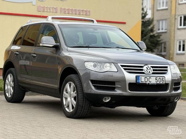 Brūns Volkswagen Touareg 2008 Kaišiadorys, ar dzinēja tilpumu 2.50 L un nobraukumu 203 tūkst. km par 2600 €, foto 2 vietnē AUTOMOTO.COM.LV
