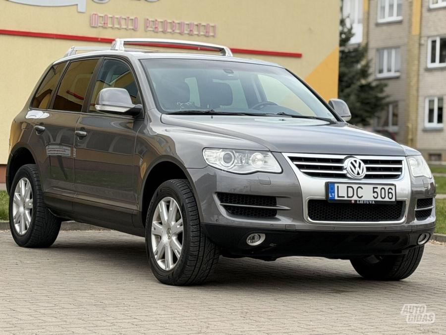Brown Volkswagen Touareg 2008 in Kaisiadorys, with an engine capacity of 2.50 L and mileage of 203 thousand km for 2600 €, photo 3 on AUTOMOTO.COM.LV