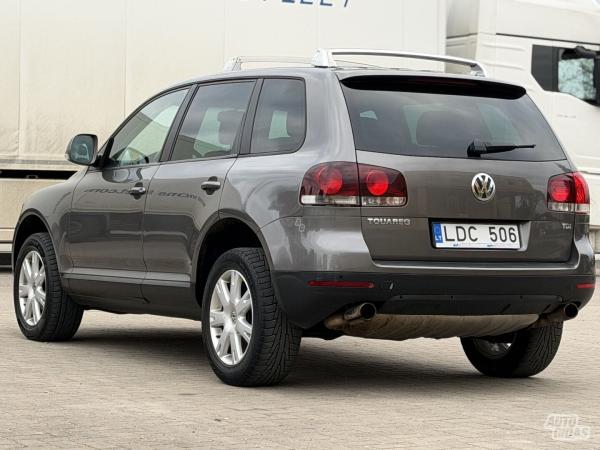 Brūns Volkswagen Touareg 2008 Kaišiadorys, ar dzinēja tilpumu 2.50 L un nobraukumu 203 tūkst. km par 2600 €, foto 9 vietnē AUTOMOTO.COM.LV